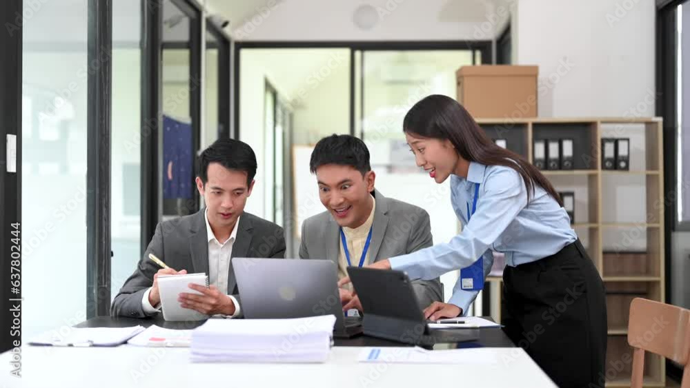 Young Asian business team creative businesspeople coworker, teamwork ...