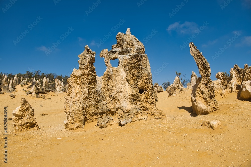 Huge limestone structures in Western Australia's Pinnacles Desert ...