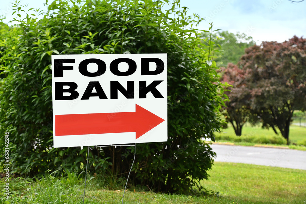 Foto de Sign with arrow pointing to a community Food Bank do Stock ...