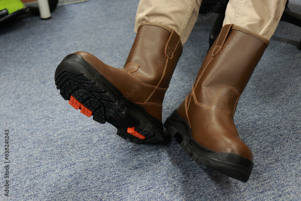 Cool boots for daily activities and protect the feet. Workers also wear ...