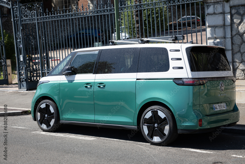 Volkswagen ID Buzz ev car van new battery electric minivan from vw ...