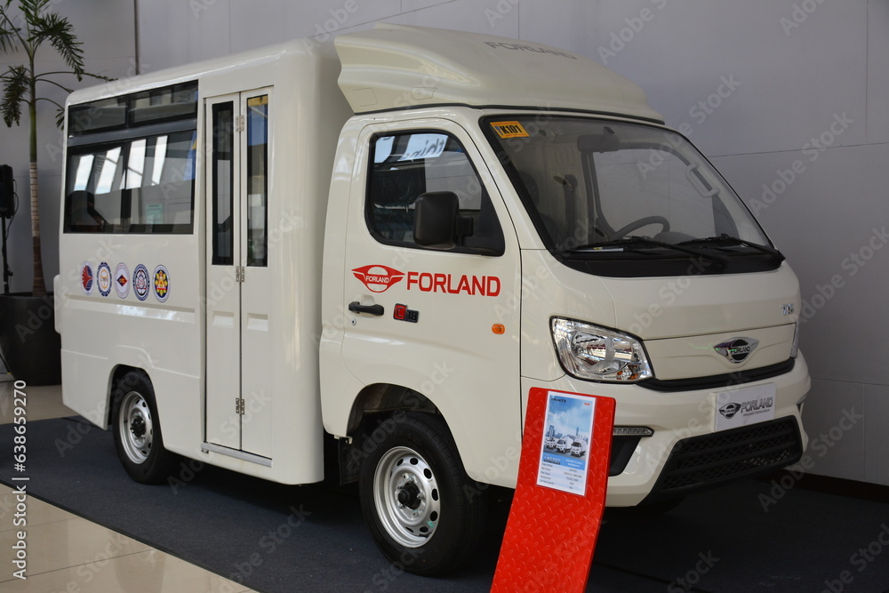 Forland t5 modern puv at Philippine Commercial Vehicle Show in Pasay ...
