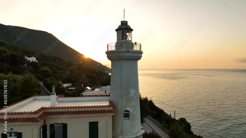 il faro di Punta Rossa a San Felice Circeo, Lazio, Italia. Vista aerea ...
