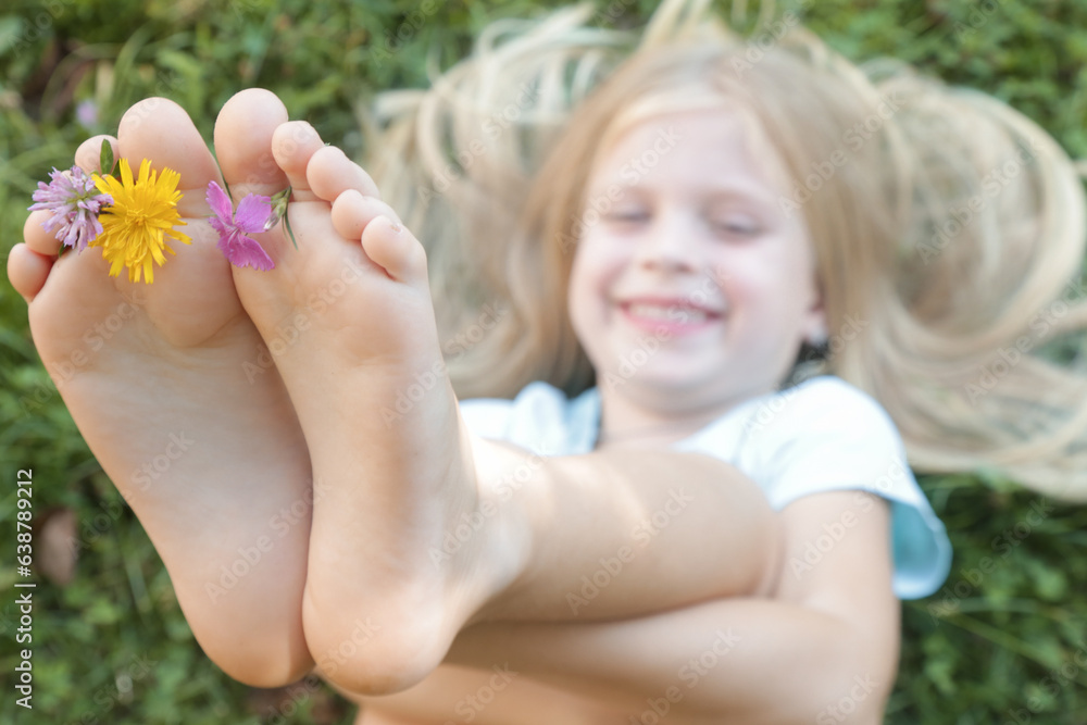 Poster Child feet on green grass, barefoot little girl on meadow, countryside lifestyle – Wall ...