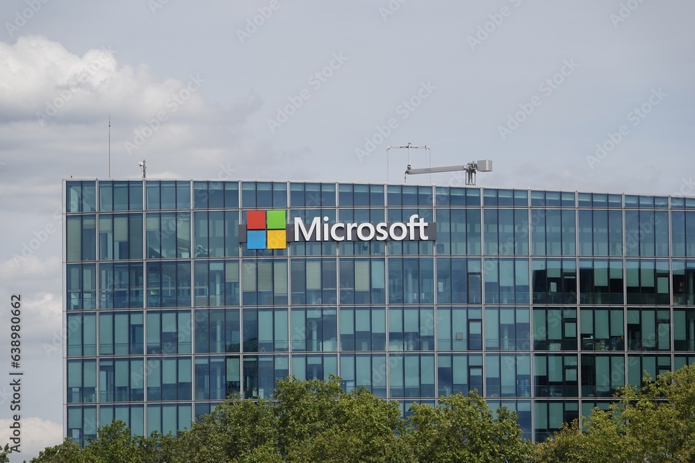 Immeuble siège social de Microsoft France Stock Photo | Adobe Stock