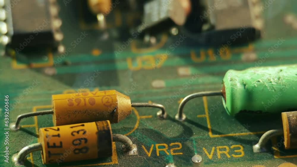 Vidéo Stock Tantalum capacitor explodes in slow motion. Computer virus ...