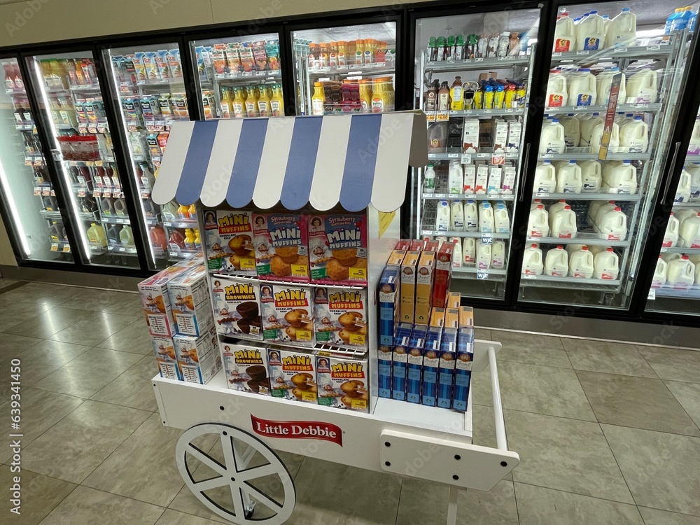 Food Lion grocery store Little Debbie snack cakes wagon display Mini's ...
