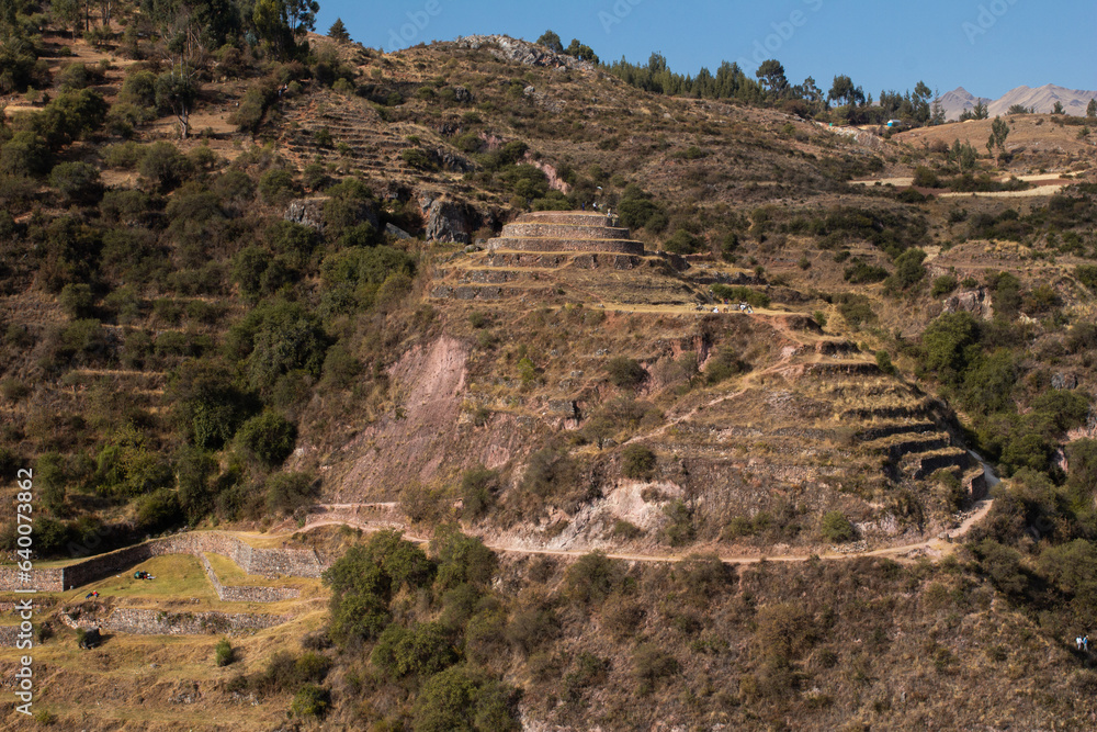Zona arqueológica con gran altitud y andenes diferentes de la cultura ...