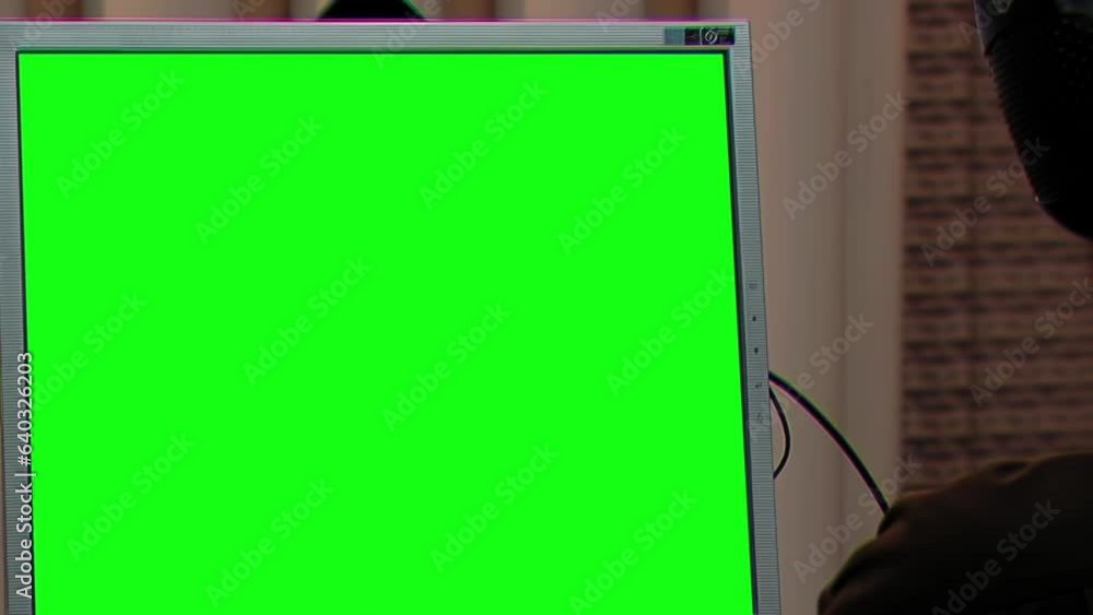 Vidéo Stock Sound Engineer Working with Computer Monitor Green Screen ...