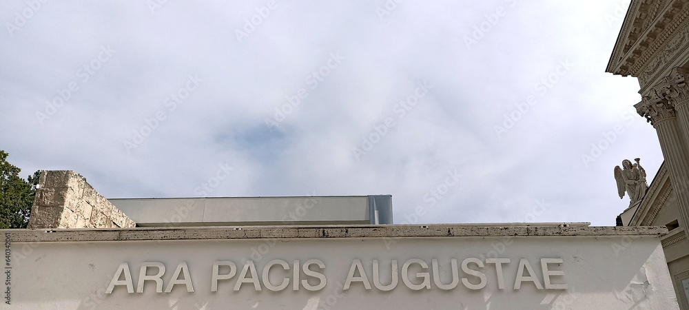 Fotografia do Stock: External writing in marble of the Ara Pacis ...