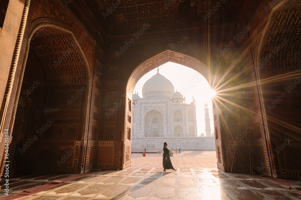Tourist standing in front entrance gate of Taj Mahal indian palace ...