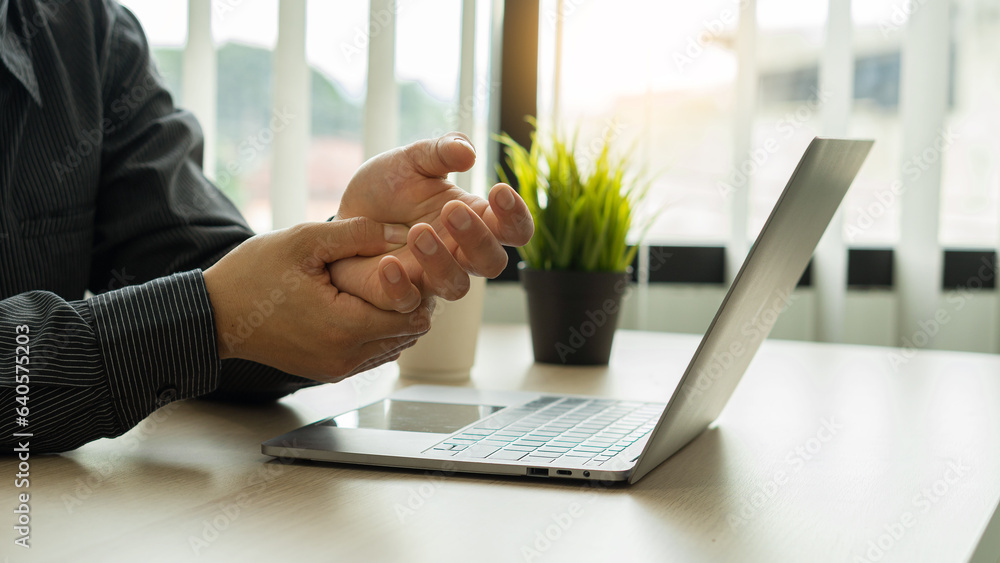 Male office worker suffering pain and numbness in his hand Pain from ...