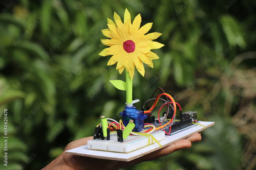 Prototype of electronic sunflower made using LDR sensor and servo ...