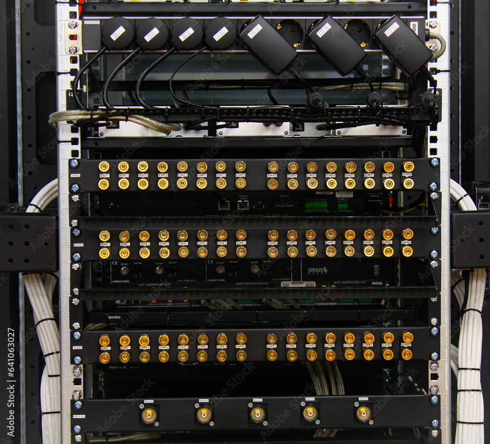 Connection of HI-END multimedia electronic equipment to enhance high ...