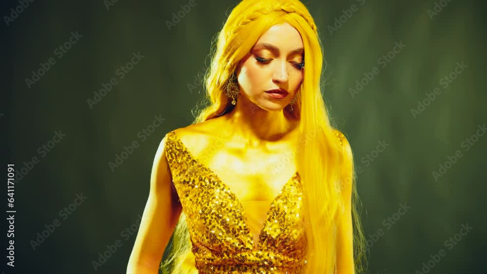 Fashion Model girl with holiday golden Glamour shiny makeup green eyes ...