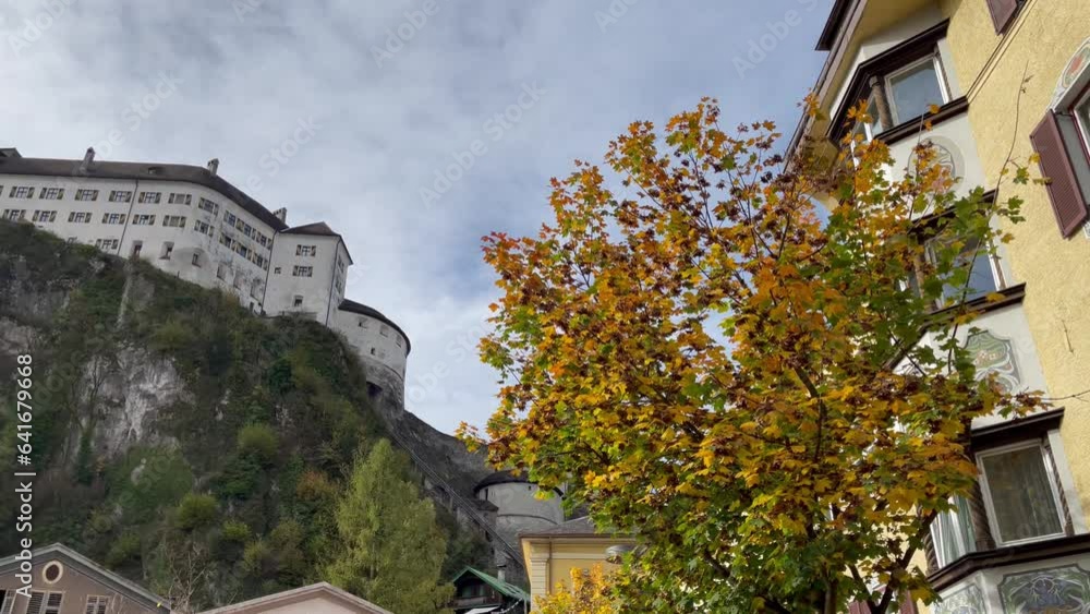 Vidéo Stock Residential buildings and Kufstein Fortress on top of ...
