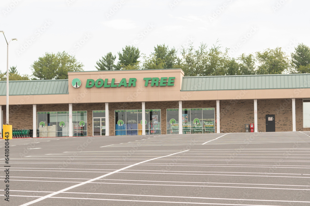 Waynesboro, VA US - July 2, 2023: Large empty parking lot in from of a ...