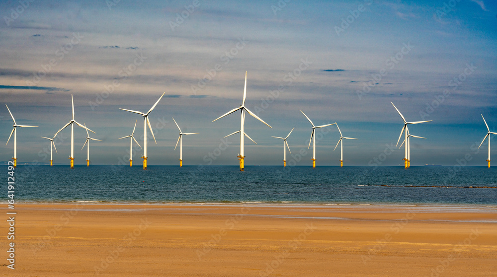 Wind Turbines, Beaches and Seaside Landscapes in the UK foto de Stock ...