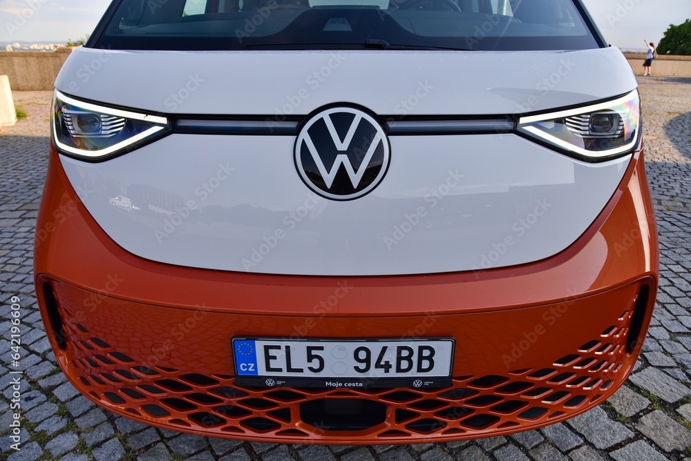 Volkswagen ID. BUZZ. Fully electric multivan with a futuristic design ...