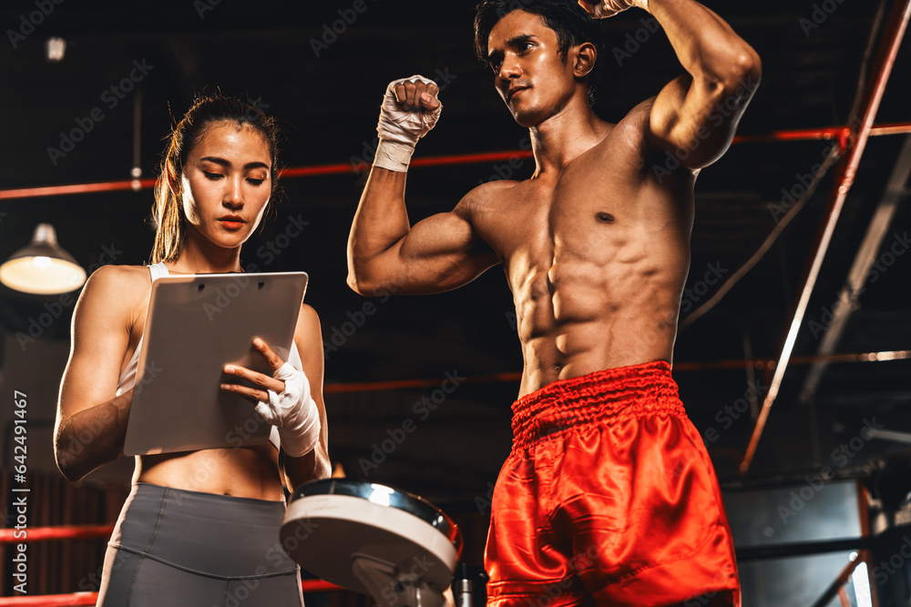Foto de Muay Thai boxer step on weight scale for boxing class ...