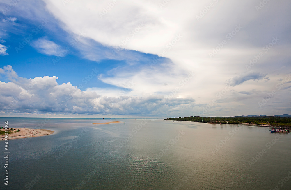 Foto de Beautiful seascape of Pasir Padi beach in Pangkal Pinang ...