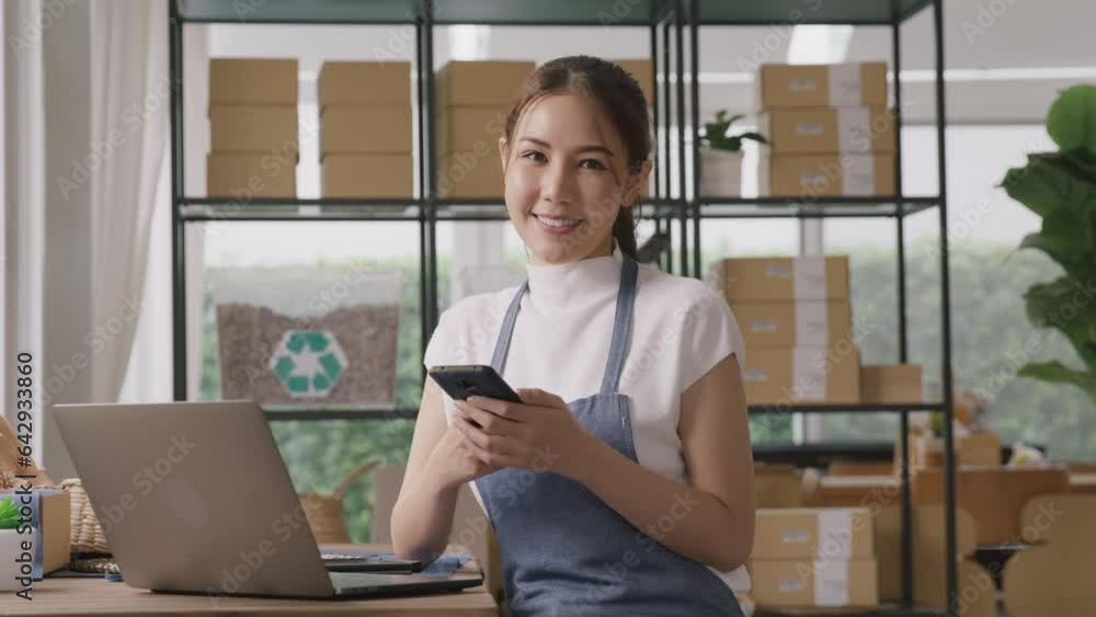 Vídeo do Stock: Save the planet earth Eco friendly box in net zero waste store asian seller ...