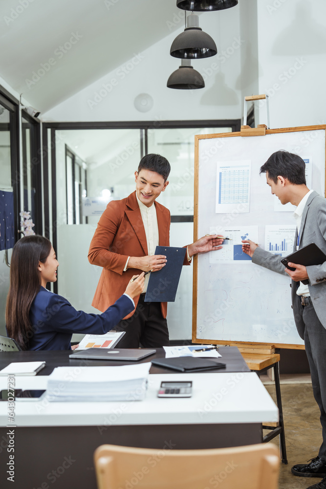 Opinion insights sharing organization meeting of Asian business people ...