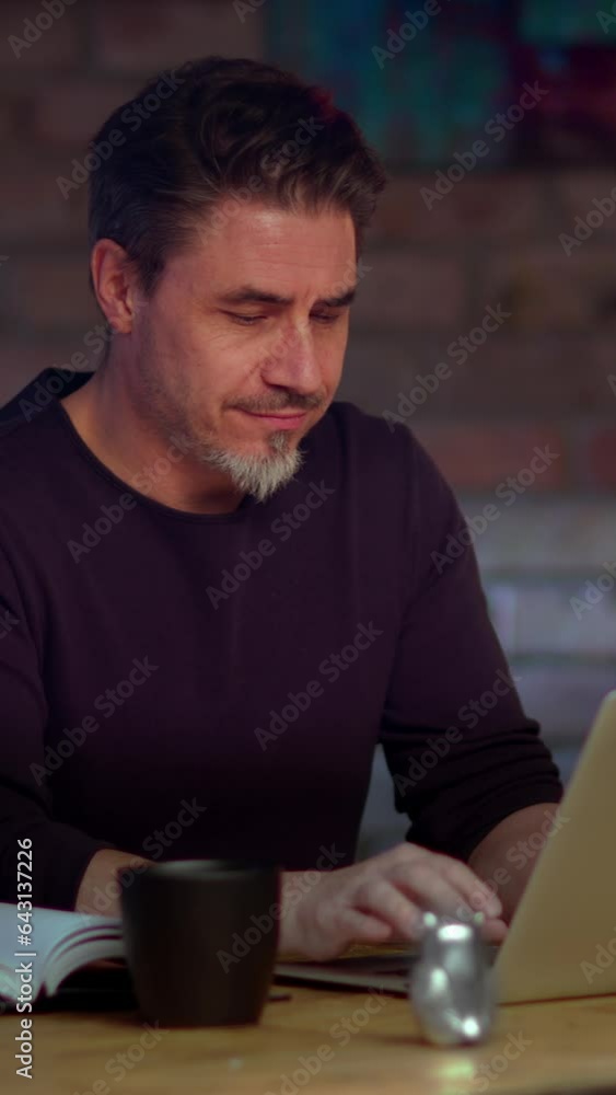 Vidéo Stock Older man tele working with laptop computer at home office ...