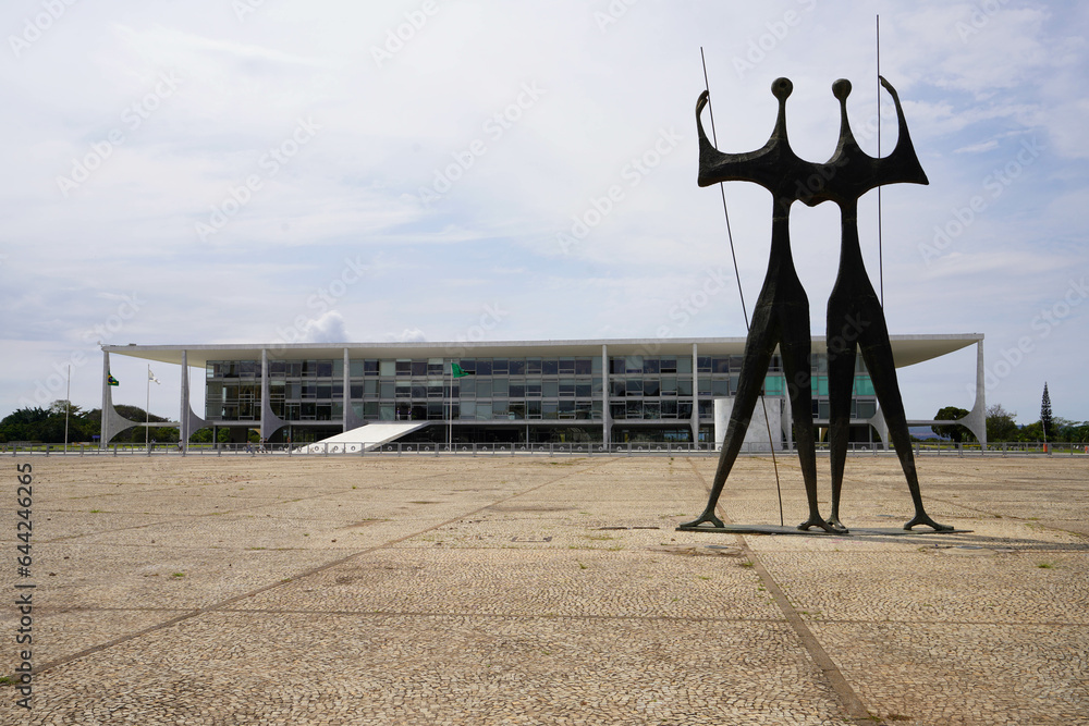 Os Candangos sculpture in front of Palacio do Planalto the official ...
