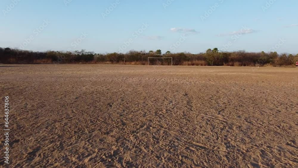 campo de várzea, campo de futebol amador, campo de futebol de terra ...