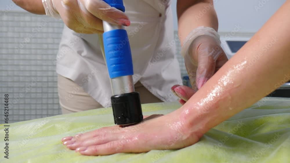 Shock wave therapy treatment. Physiotherapist cures hand injuries and ...