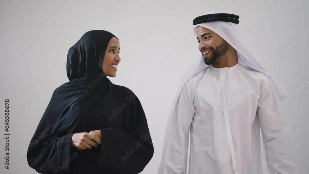 Couple in love from the emirati. Woman and man with traditional dubai ...