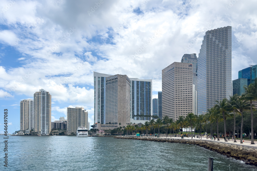 Foto de Miami, Florida - August 25th, 2023: Miami streets with large ...