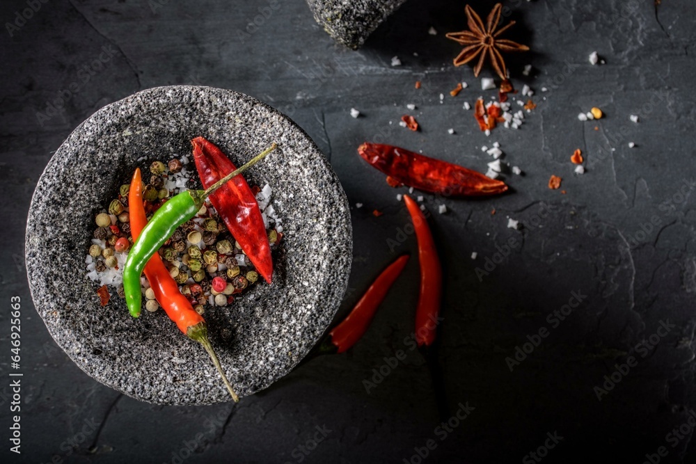 Foto de Top View 4K Image of Red Chilli, Red Pepper Flakes, and Sea ...