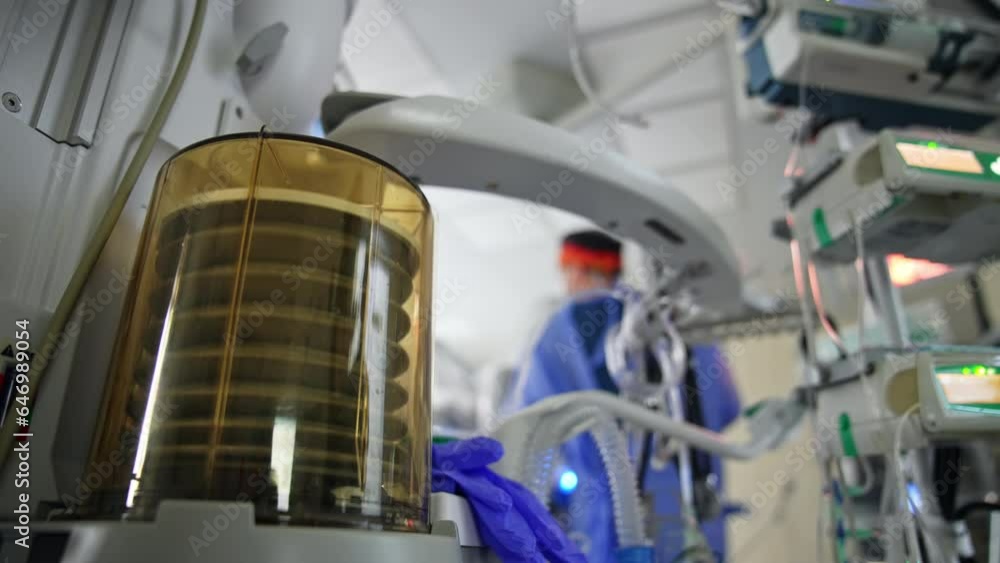 Vídeo do Stock: Pump of a lung ventilating machine working in the ...