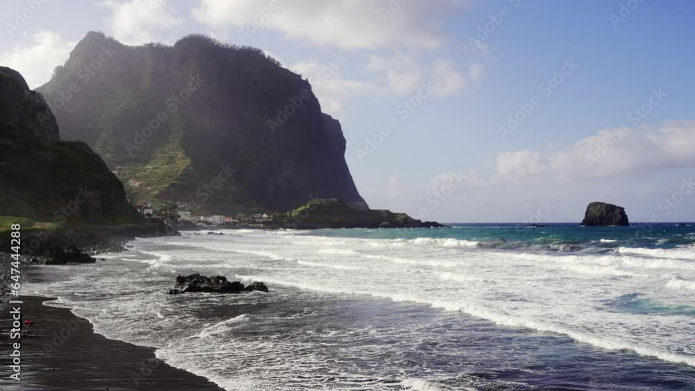 Vidéo Stock Beautiful waves hitting the Praia da Maiata Beach that is ...