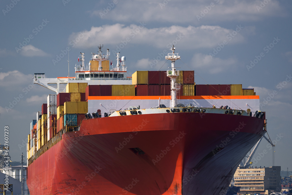 MARITIME TRANSPORT - A container ship maneuvers in port to the ...