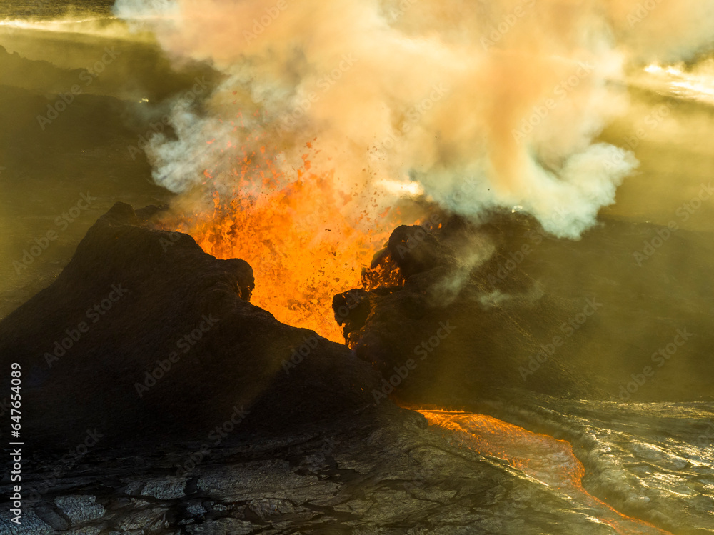 Foto de Aerial view of Litli-Hrutur (Little Ram) Volcano during an ...