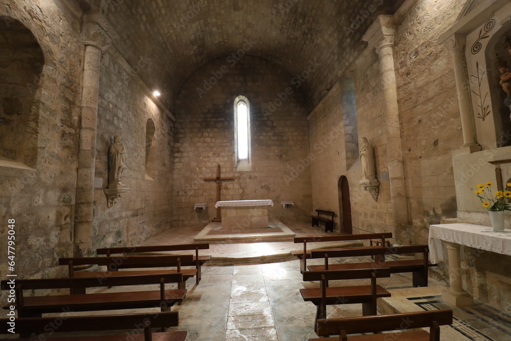 L'église Saint Sigismond, village de Larressingle, département du Gers ...