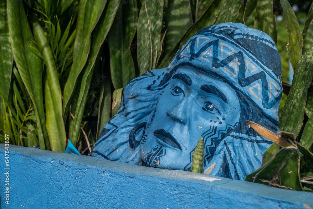 A sculpture depicting the head of King Lapu Lapu - the ruler of the ...