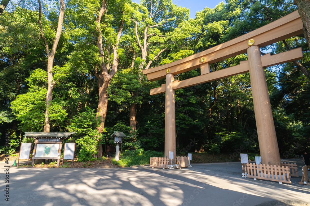 Torii gate at the entrance of Meiji Jingu Shrine, Shibuya, Tokyo Stock ...