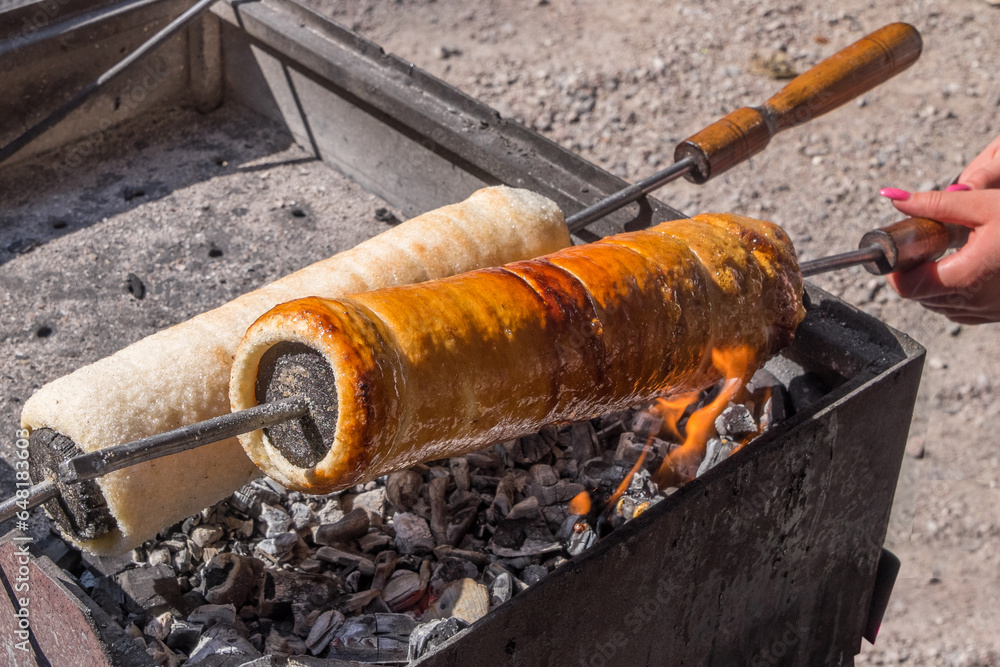 Foto de Kurtoskalacs, rollos dulces a la brasa, típicos de Rumania do ...