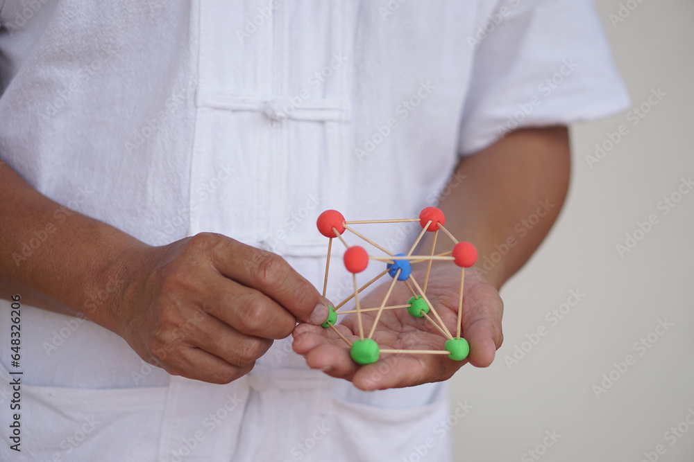 Foto de Closeup man hold DIY molecule structure made from toothpicks and plasticine for teaching ...