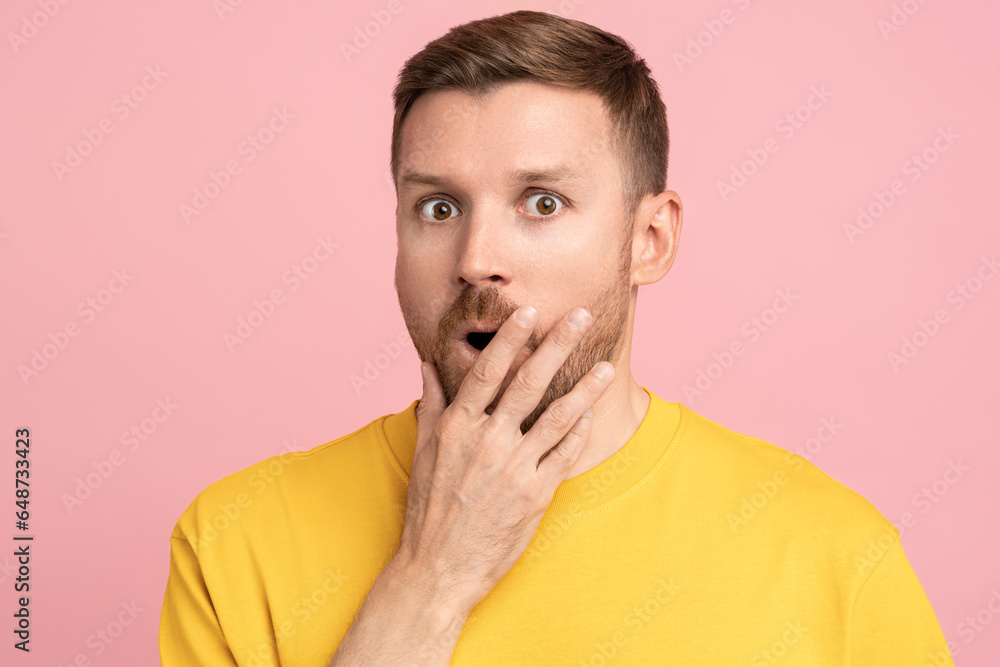 Amazed man hear secret news, gossip, standing with omg expression ...