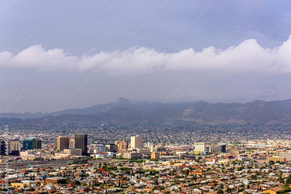 Borderland Panorama: 4K Panoramic View of El Paso City and Ciudad de ...