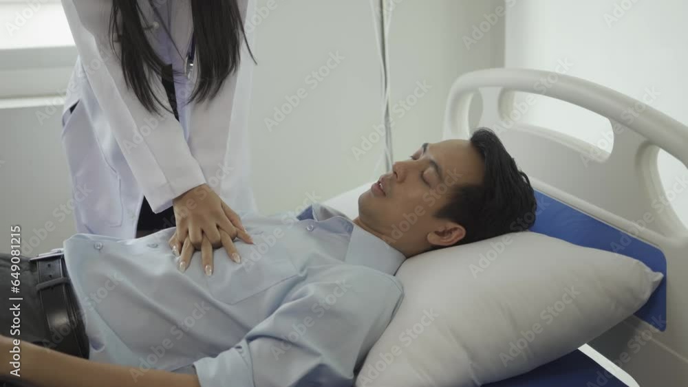 Vídeo do Stock: Asian female doctor gives first aid to a cardiac arrest ...