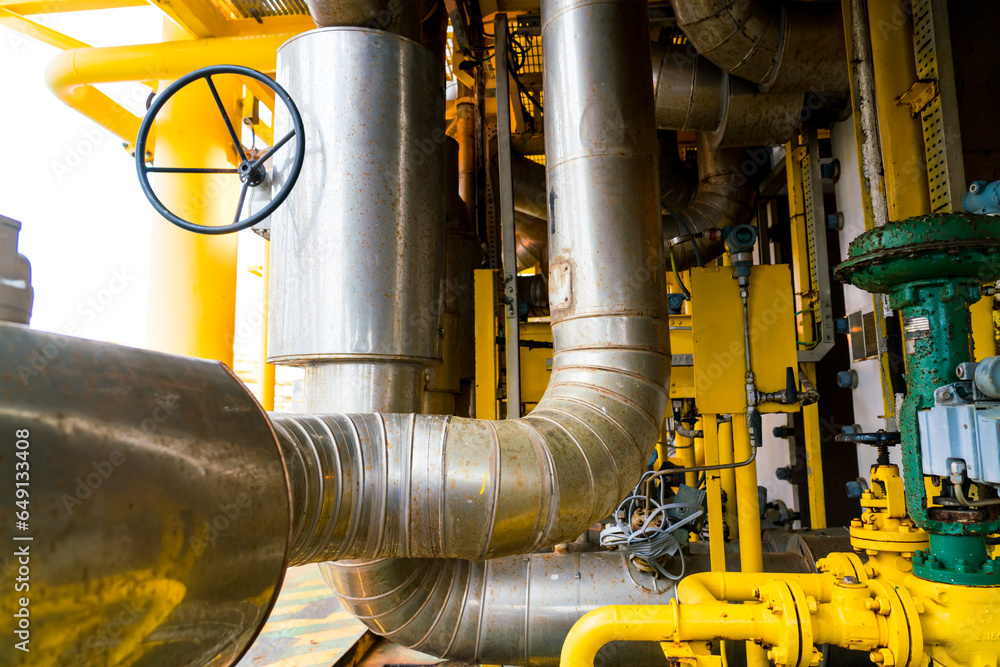 Heating medium oil pipeline protected with stainless steel insulation ...