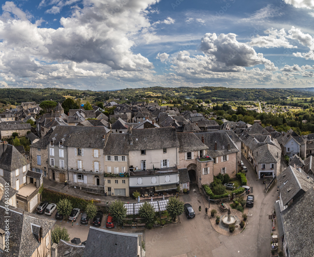 Donzenac (Corrèze, France) - Vue panoramique aérienne du village ...