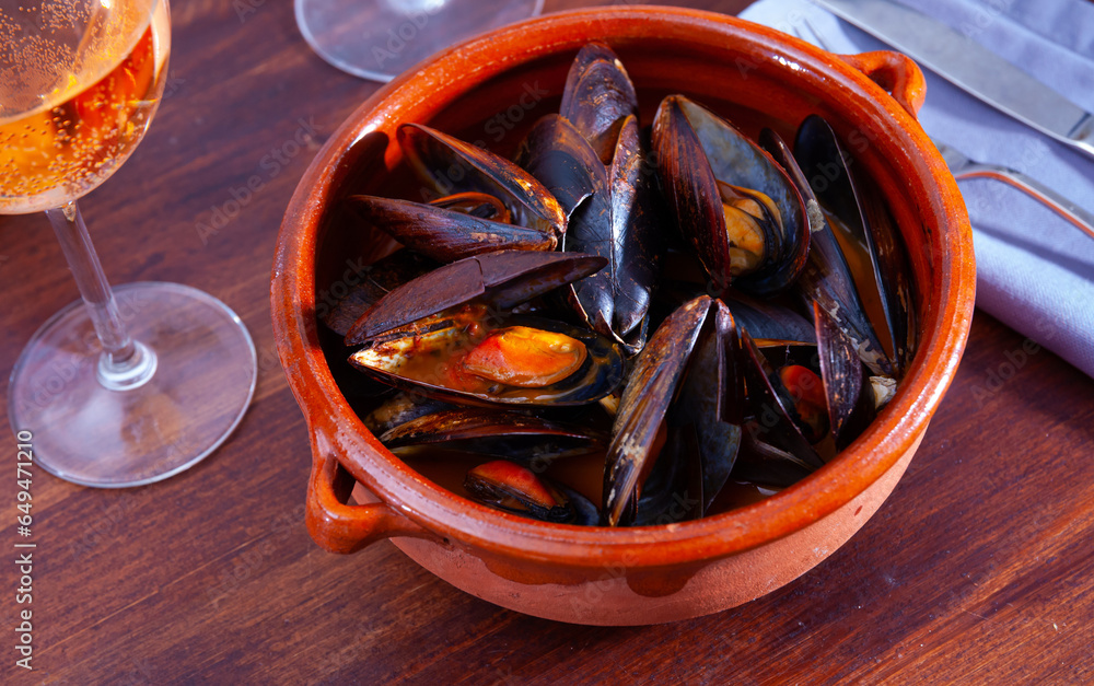 Mejillon a la marinera, traditional spanish cuisine, clams in the ...