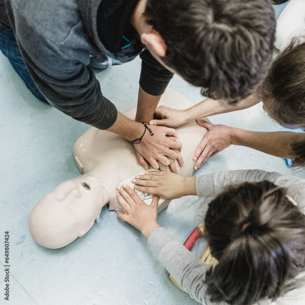 First aid cardiopulmonary resuscitation course using automated external ...
